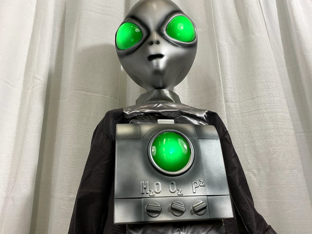 ALIEN MAN STANDING SILVER 6 ft