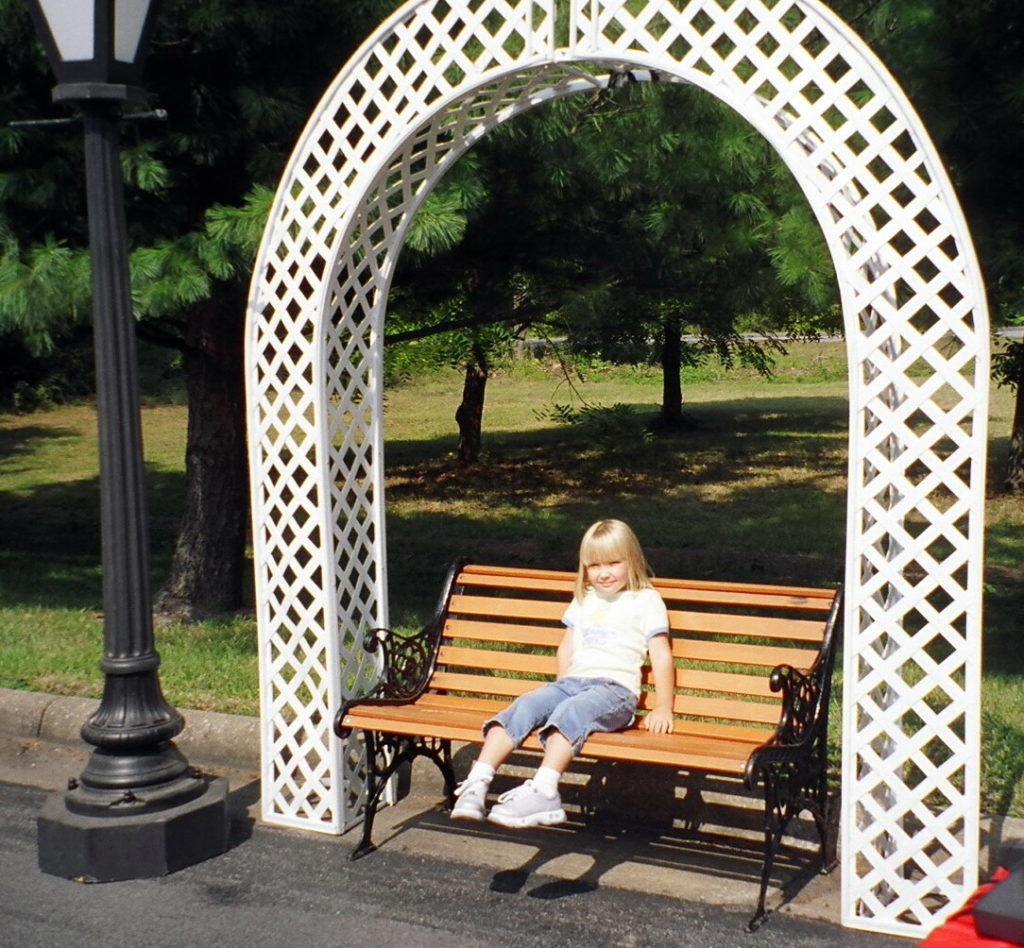 LATTICE ARCH WHITE 8 ft