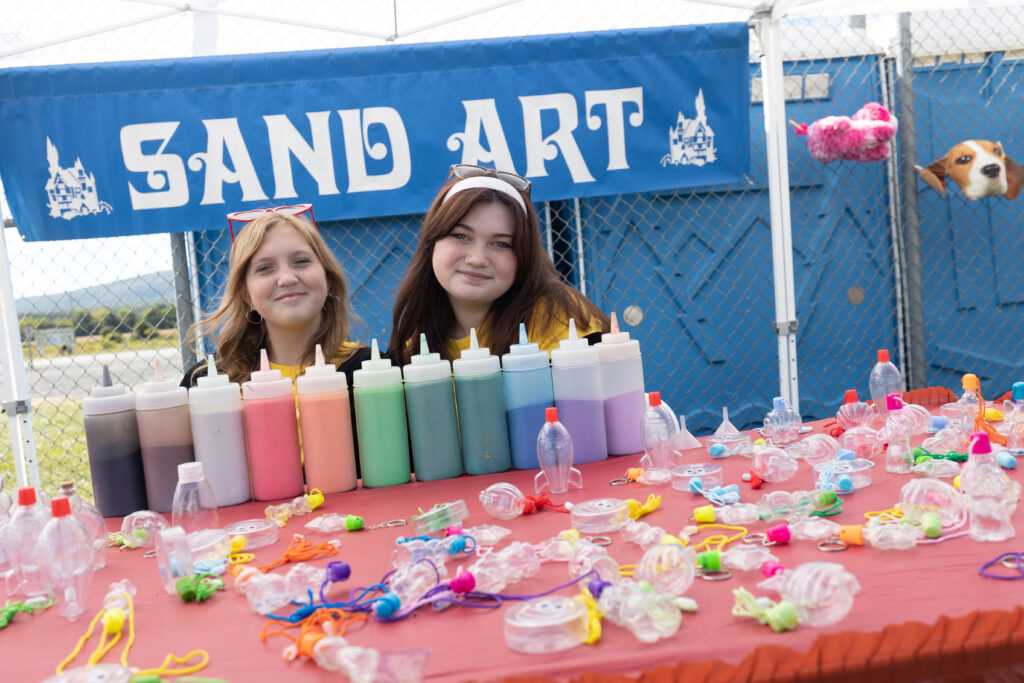 ARTS AND CRAFTS STATION