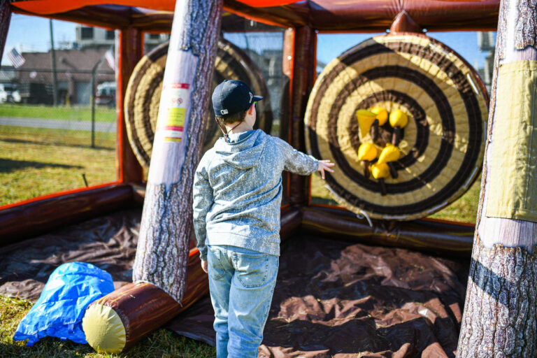 TOMAHAWK TOSS AXE THROWING FUN