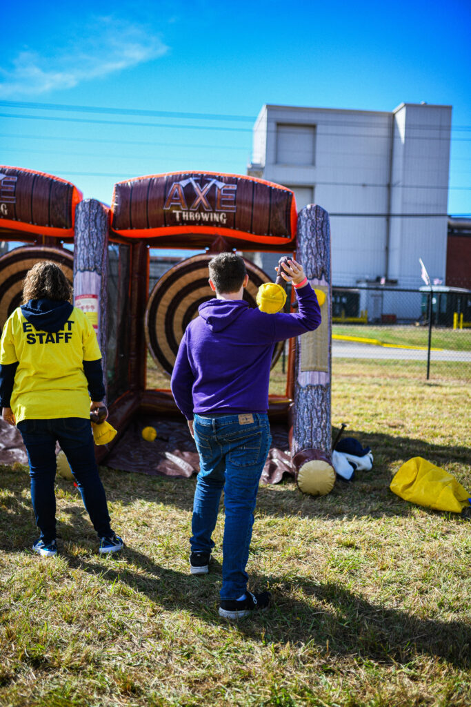 TOMAHAWK TOSS AXE THROWING FUN