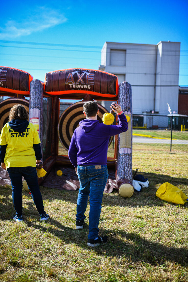 TOMAHAWK TOSS AXE THROWING FUN