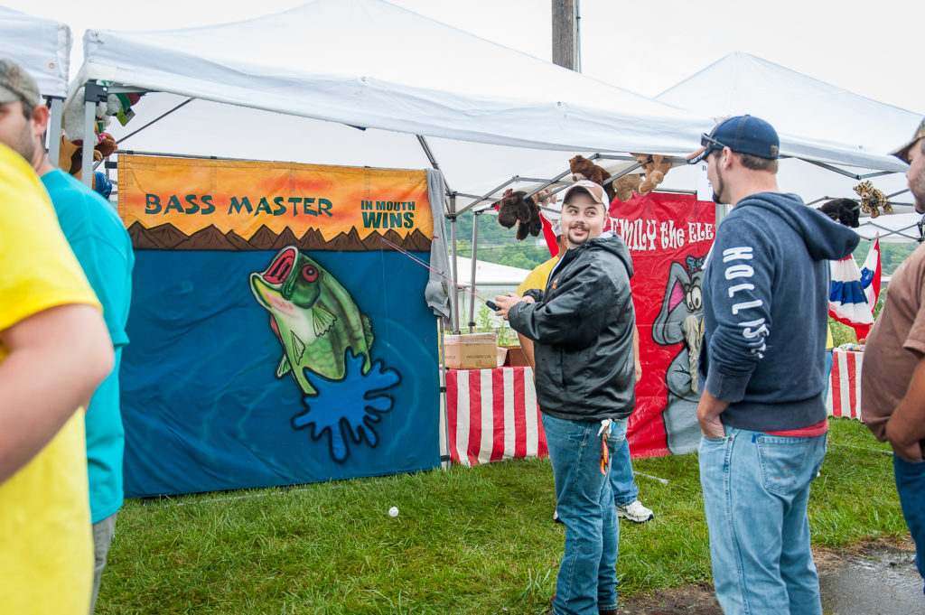 BASS MASTER FISHING CARNIVAL FRAME GAME