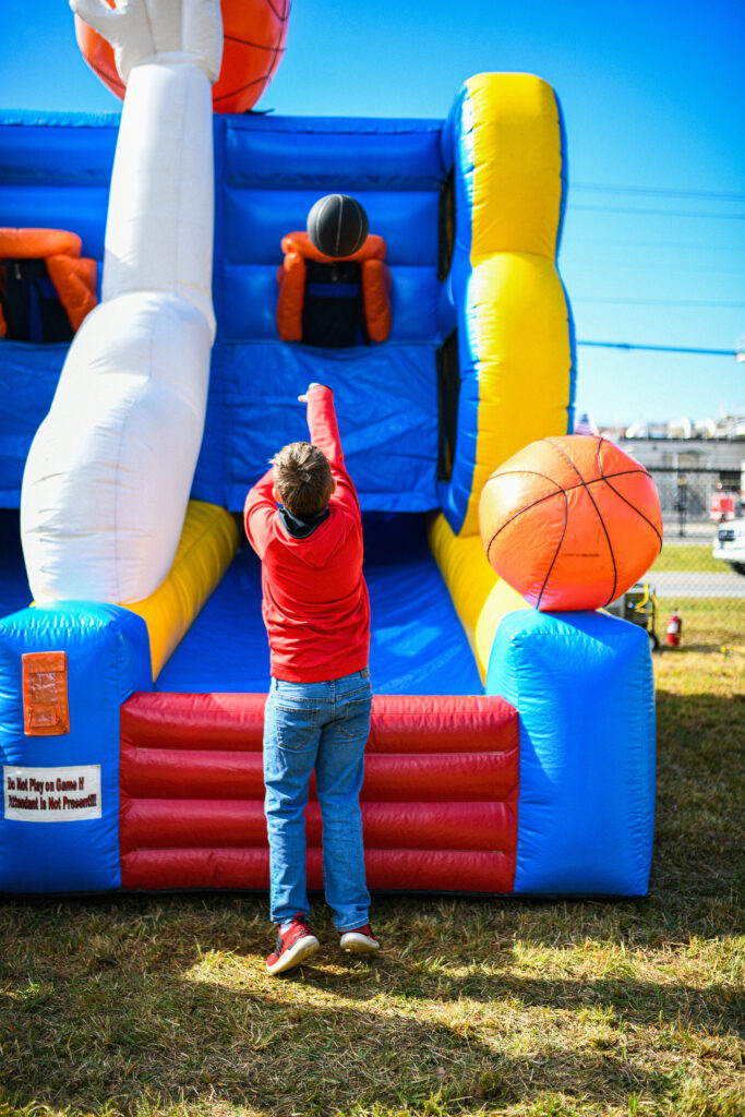 FULL COURT PRESS INFLATABLE BASKETBALL SPORTS GAME
