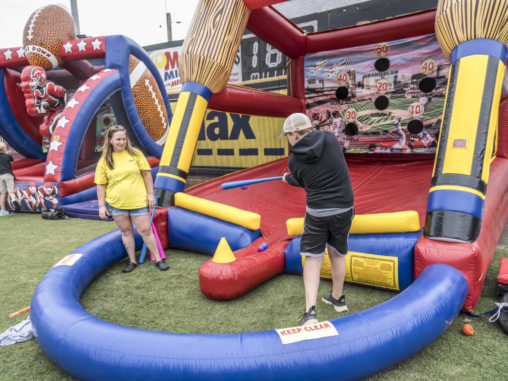 BATTERS UP INFLATABLE BASEBALL SPORTS GAME