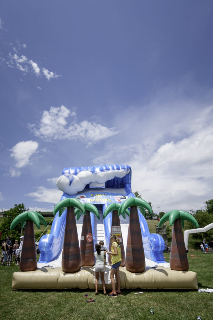 CATCH A WAVE GIANT INFLATABLE DOUBLE LANE SLIDE