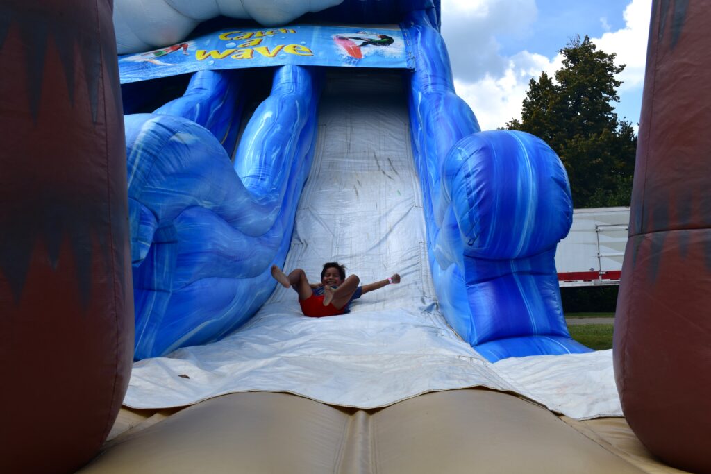 CATCH A WAVE GIANT INFLATABLE DOUBLE LANE SLIDE