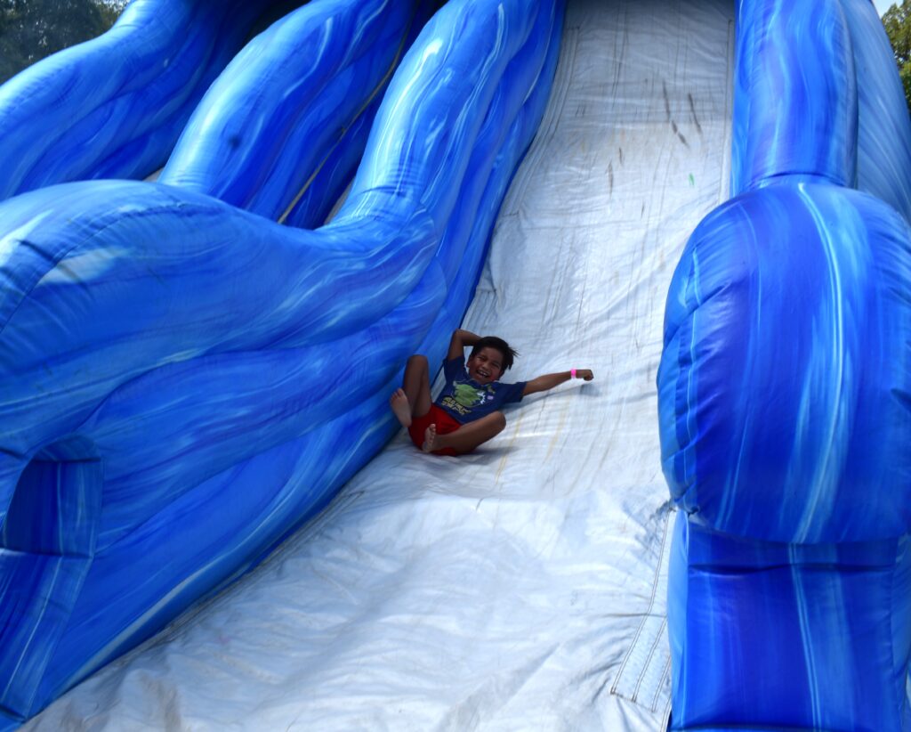 CATCH A WAVE GIANT INFLATABLE DOUBLE LANE SLIDE