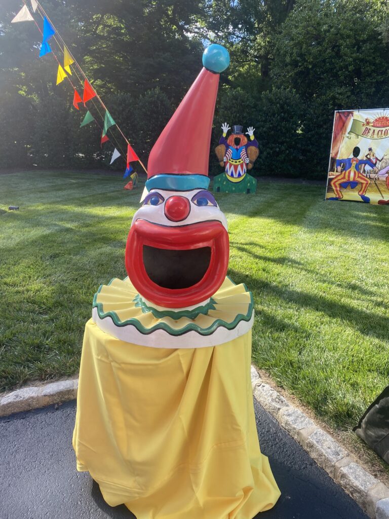 CLOWN HEAD TRASH CAN COVER AND GAME