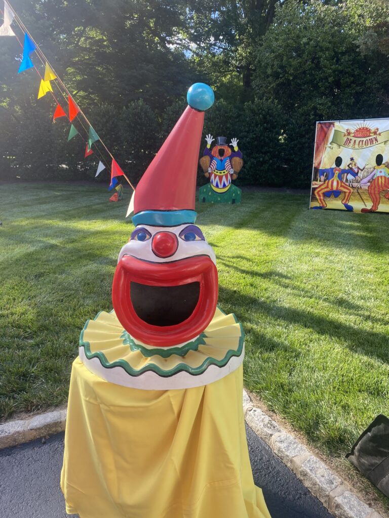 CLOWN HEAD TRASH CAN COVER AND GAME
