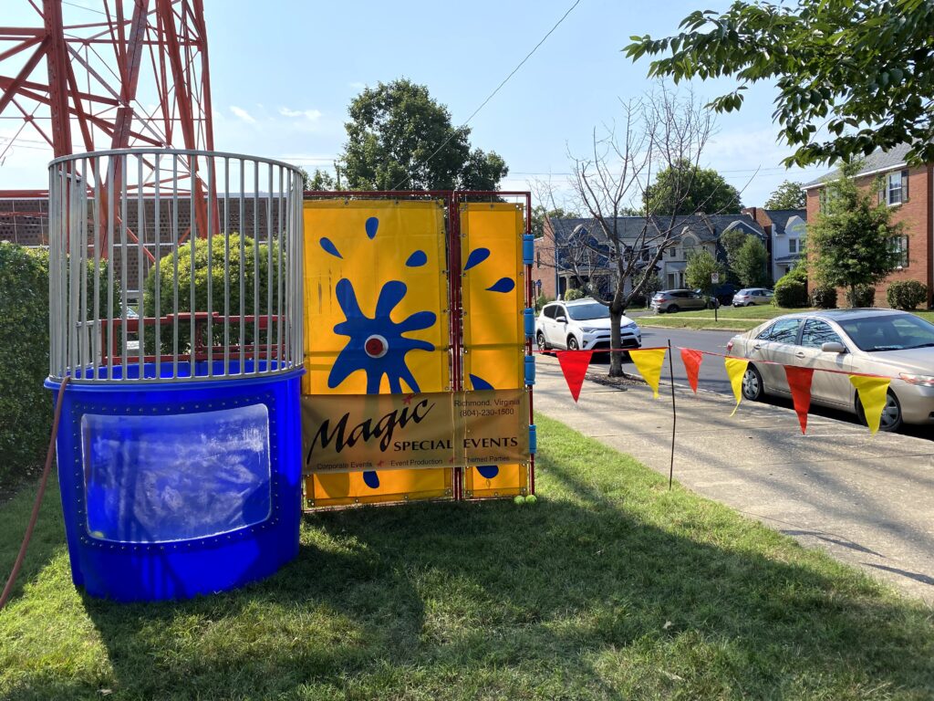 DUNK TANK OR DUNKING MACHINE