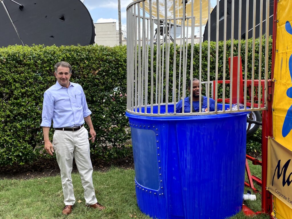 DUNK TANK OR DUNKING MACHINE