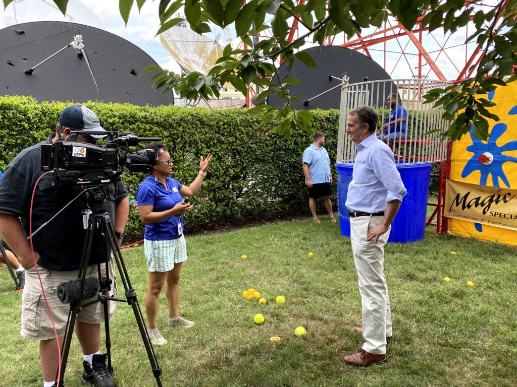 DUNK TANK OR DUNKING MACHINE