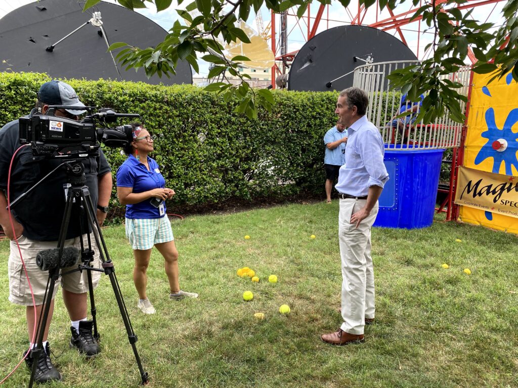 DUNK TANK OR DUNKING MACHINE