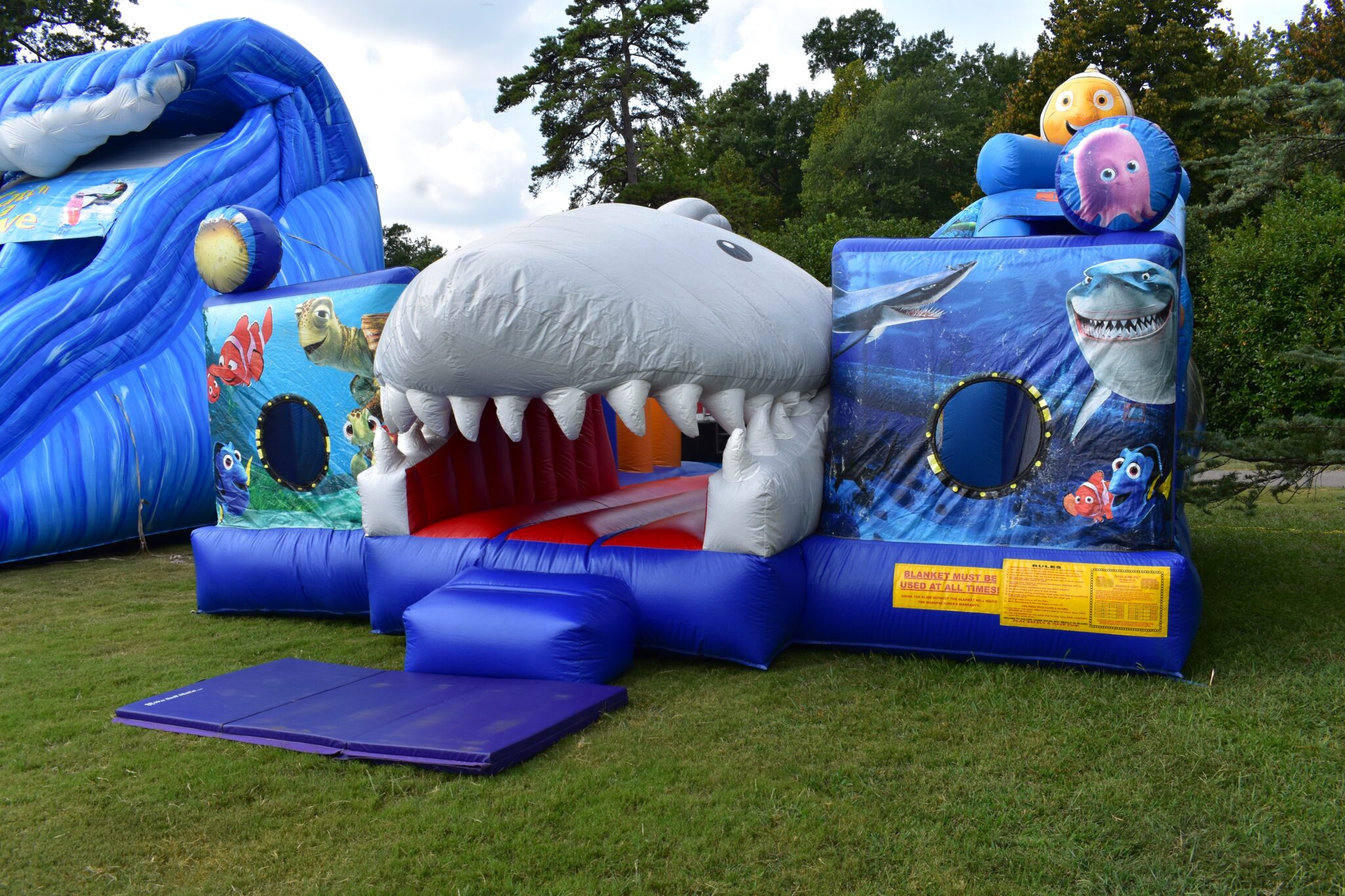 FINDING NEMO INFLATABLE BOUNCE EXPERIENCE