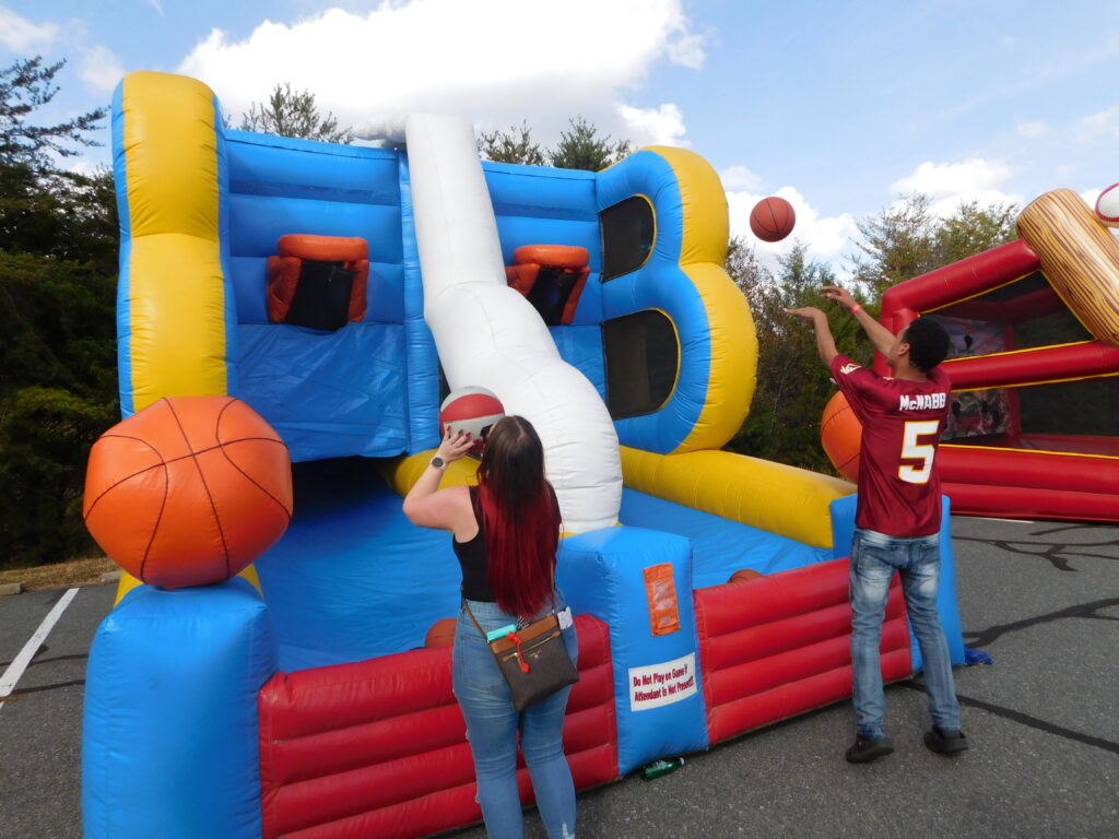 FULL COURT PRESS INFLATABLE BASKETBALL SPORTS GAME