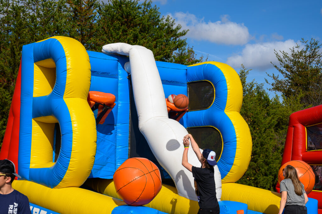 FULL COURT PRESS INFLATABLE BASKETBALL SPORTS GAME