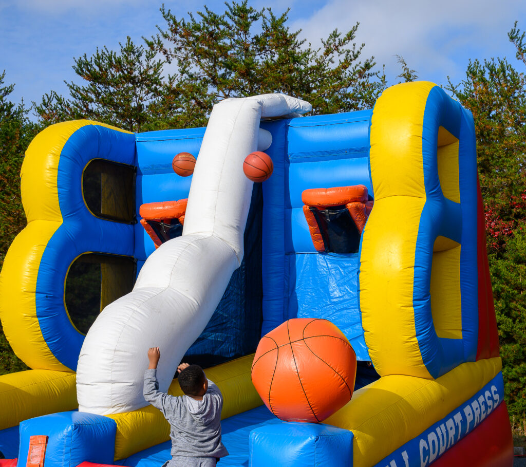 FULL COURT PRESS INFLATABLE BASKETBALL SPORTS GAME