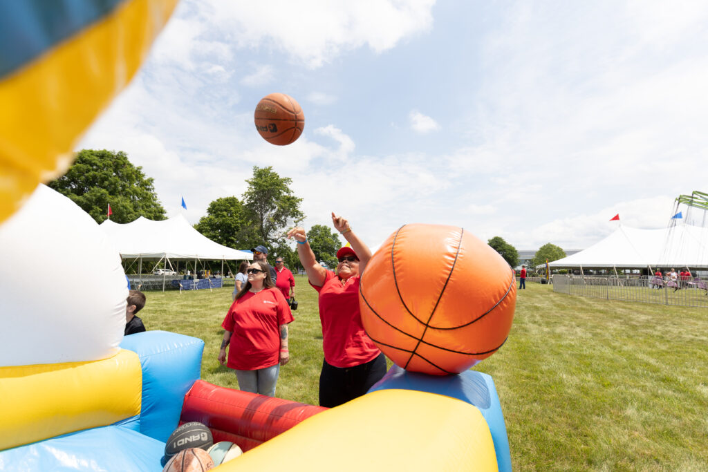 FULL COURT PRESS INFLATABLE BASKETBALL SPORTS GAME
