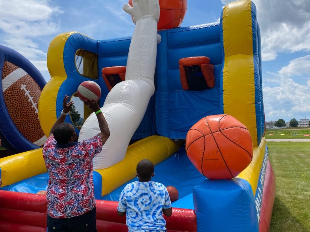 FULL COURT PRESS INFLATABLE BASKETBALL SPORTS GAME