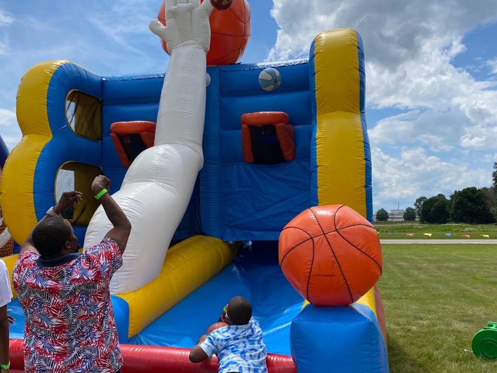 FULL COURT PRESS INFLATABLE BASKETBALL SPORTS GAME