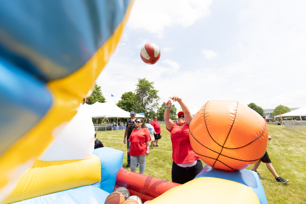 FULL COURT PRESS INFLATABLE BASKETBALL SPORTS GAME