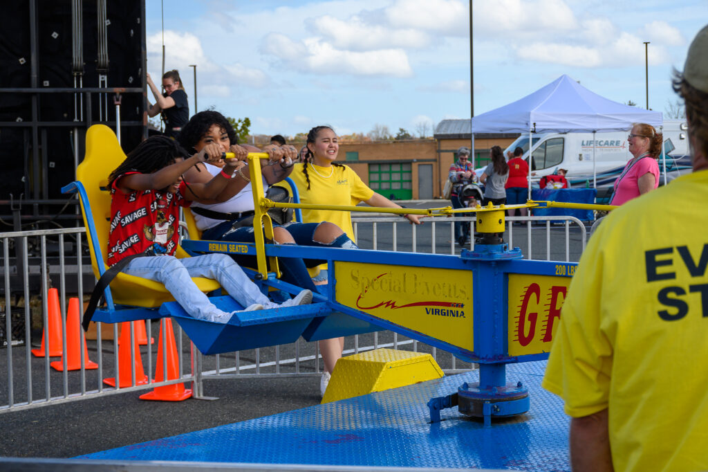 WHIZZER G-FORCE SPINNING MECHANICAL AMUSEMENT RIDE