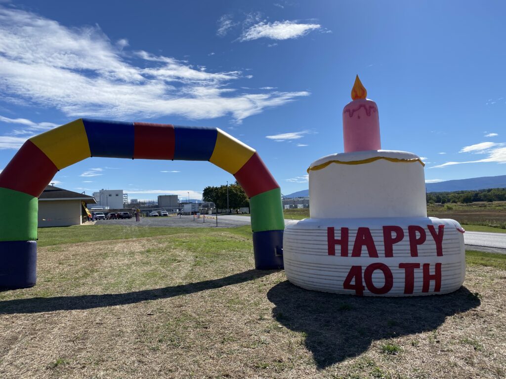 GIANT BIRTHDAY CAKE INFLATABLE