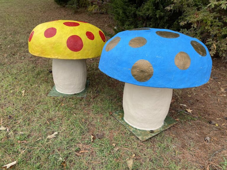 COLORFUL GIANT MUSHROOM PROP