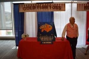 GOLDFISH TOSS CARNIVAL GAME