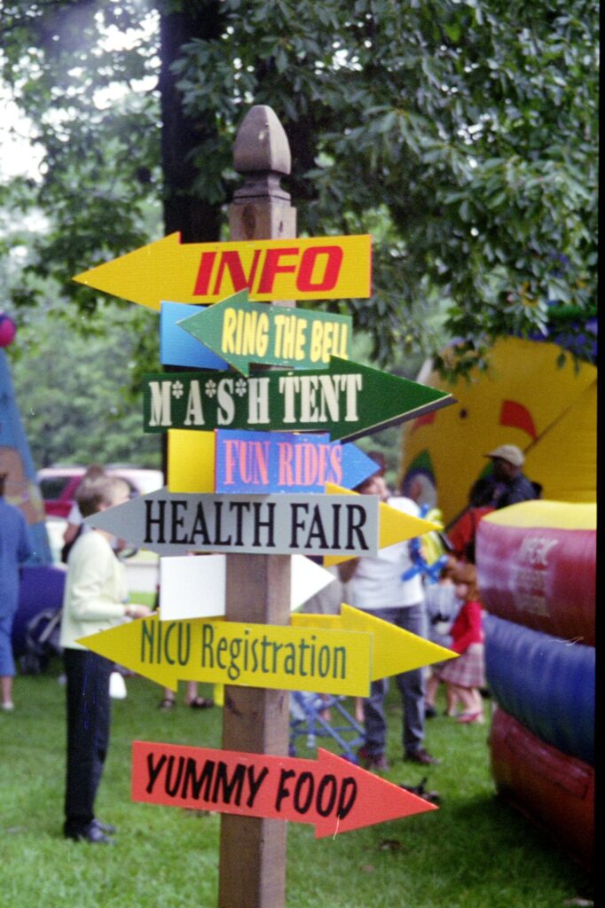 MASH POLE DIRECTIONAL ARROW SIGN POST