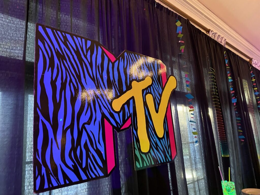 MTV SIGN CUTOUT