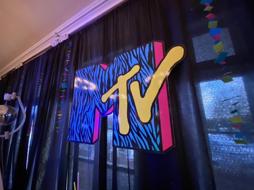 MTV SIGN CUTOUT