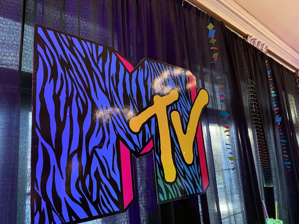 MTV SIGN CUTOUT