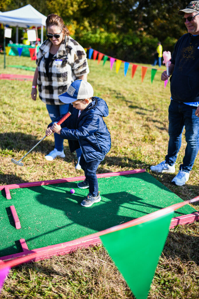9 HOLE MINIATURE GOLF PUTTING COURSE SET