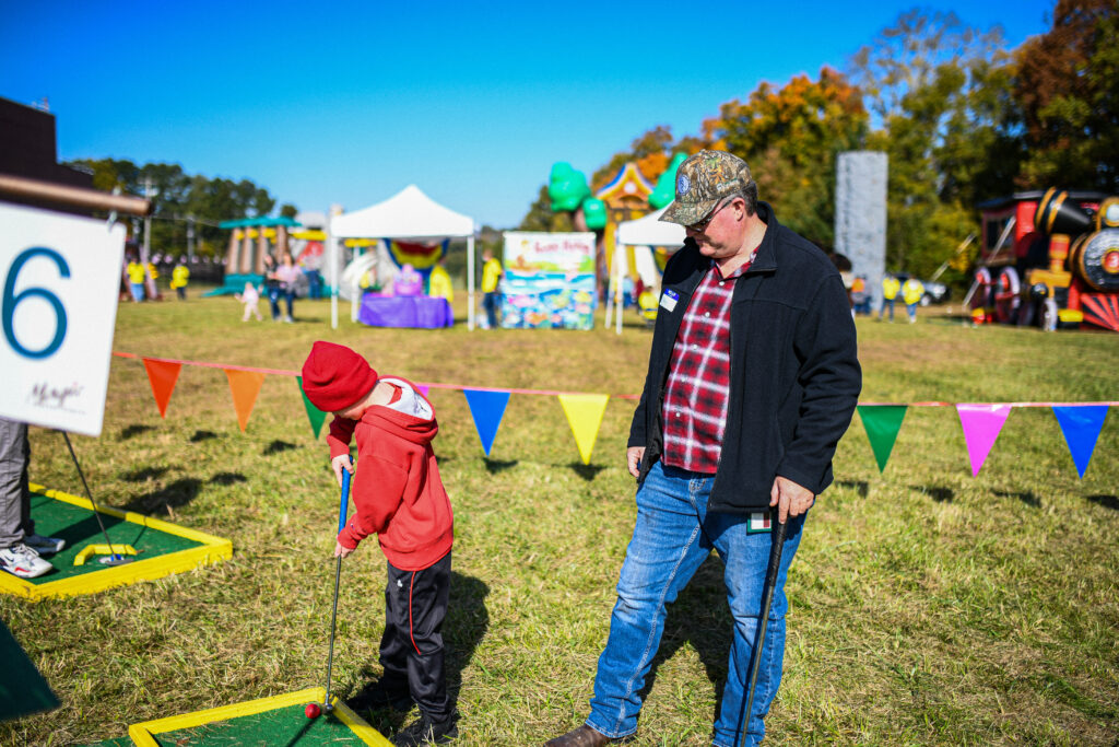 9 HOLE MINIATURE GOLF PUTTING COURSE SET