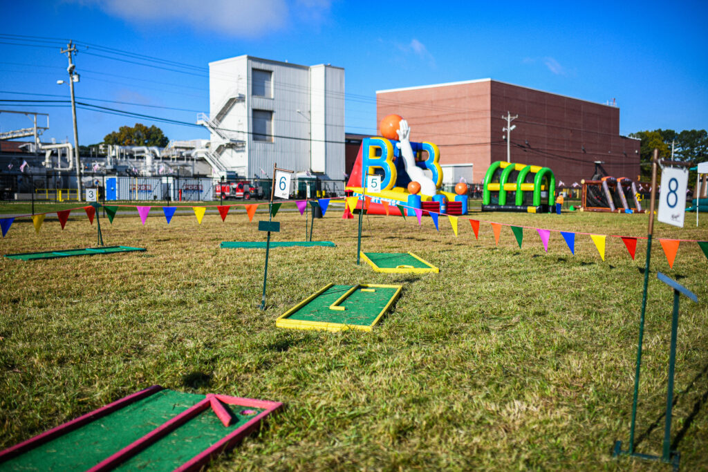 9 HOLE MINIATURE GOLF PUTTING COURSE SET