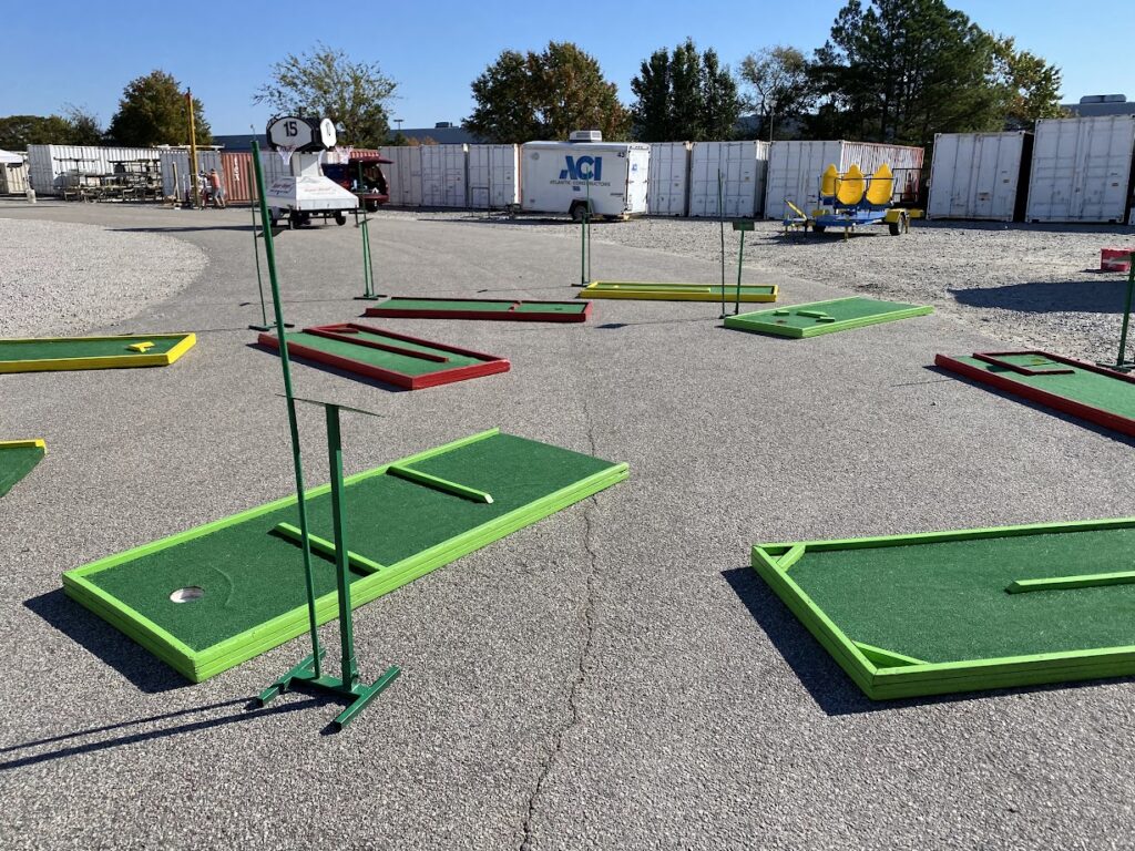 9 HOLE MINIATURE GOLF PUTTING COURSE SET
