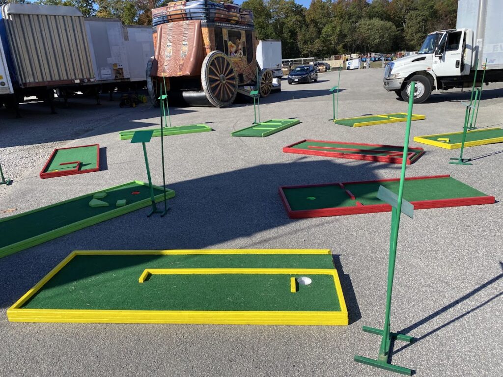 9 HOLE MINIATURE GOLF PUTTING COURSE SET