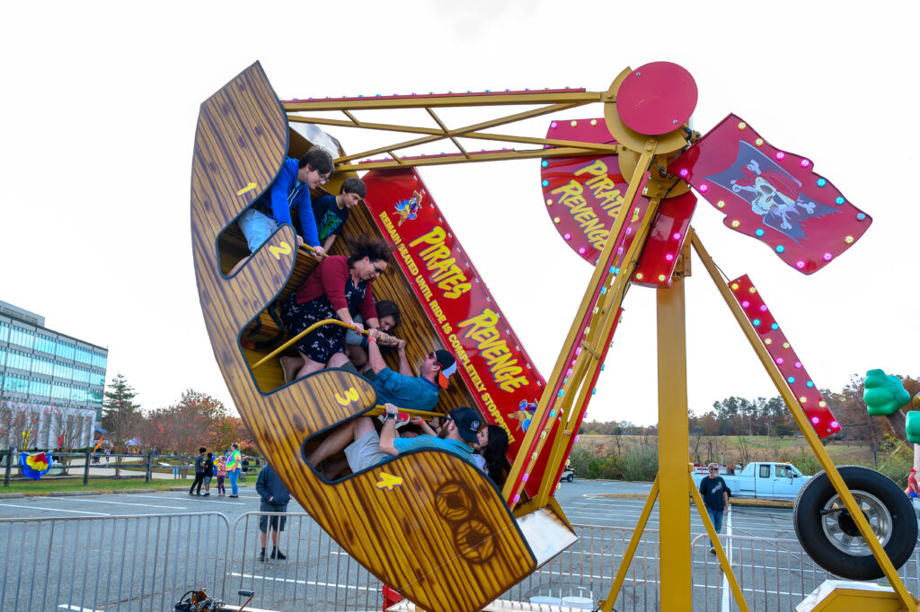 PIRAEATES REVENGE MECHANICAL AMUSEMENT RIDE