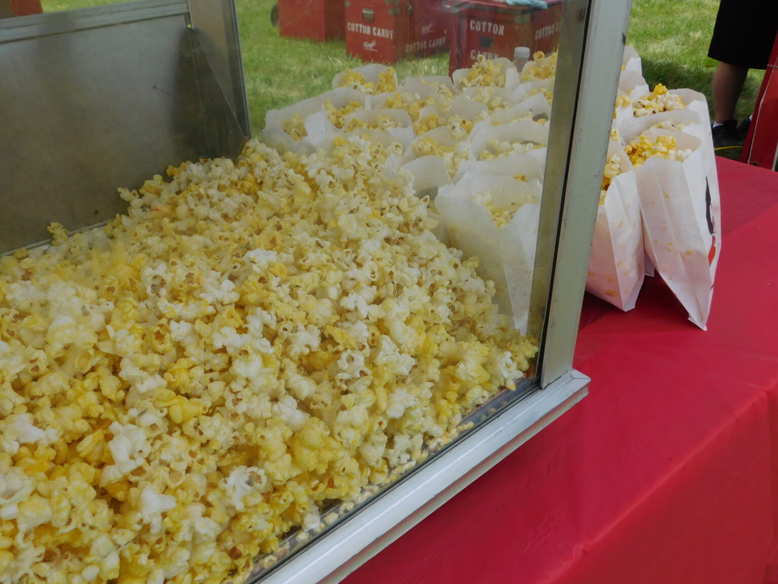 POPCORN MACHINE TABLE TOP MODEL $65