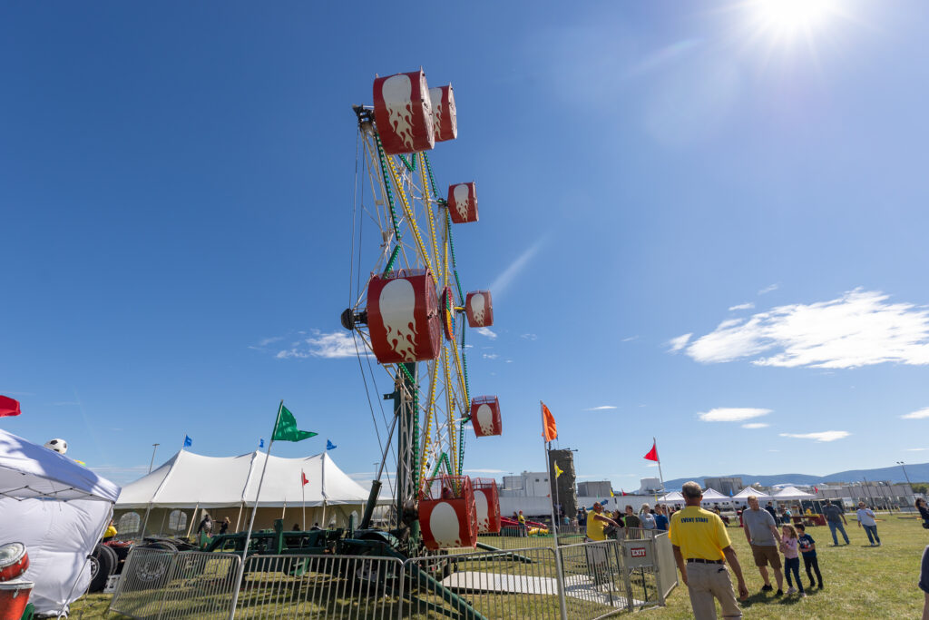 ROCK-O-PLANE MECHANICAL AMUSEMENT RIDE