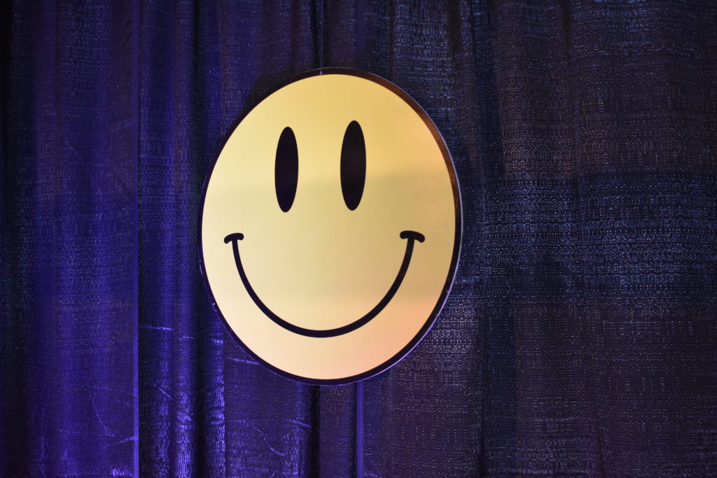 SMILEY FACE – HAVE A NICE DAY CUTOUT 22 Inch