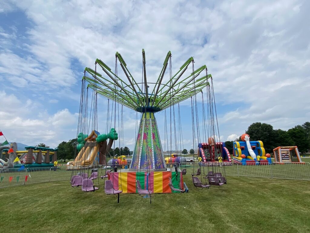 SWINGS MECHANICAL AMUSEMENT RIDE