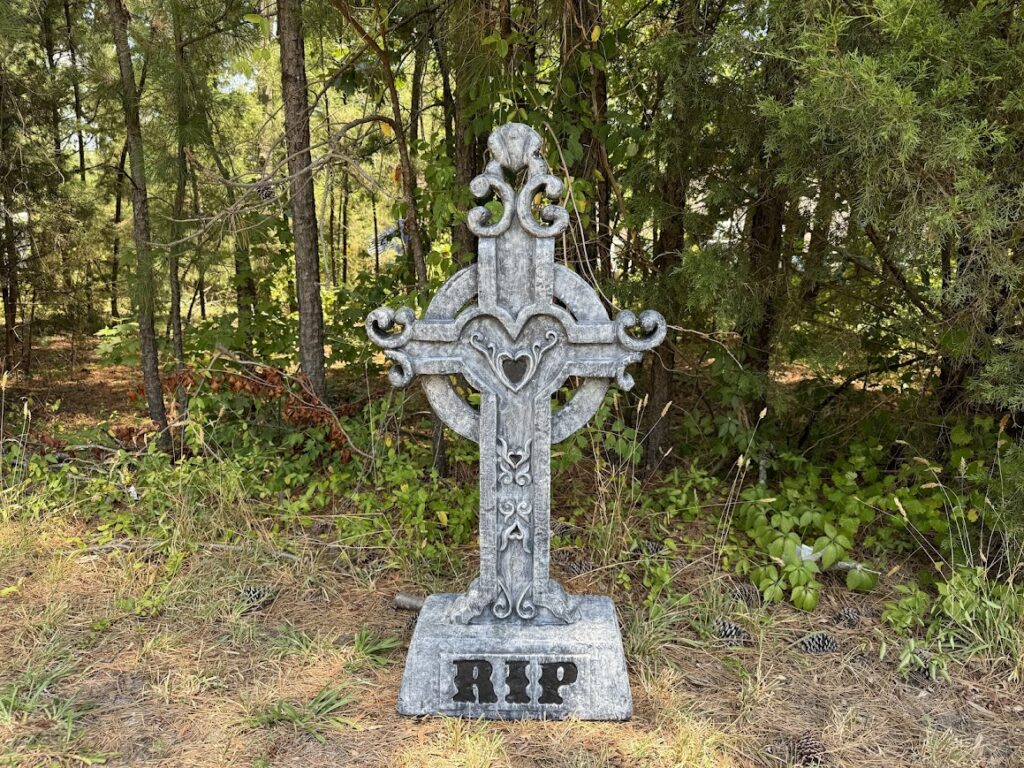 TOMBSTONE LARGE RIP CROSS