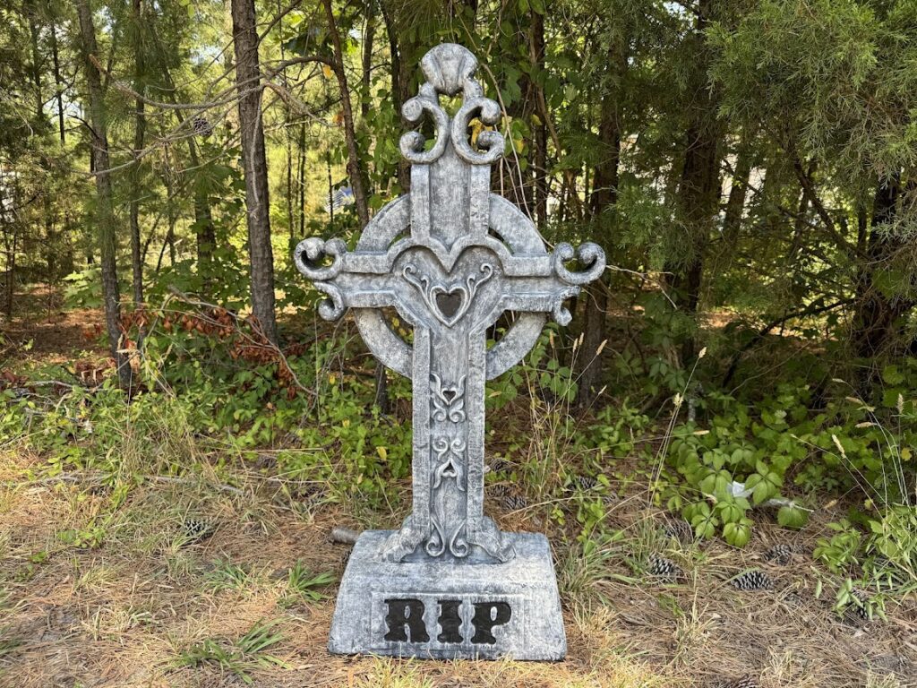 TOMBSTONE LARGE RIP CROSS