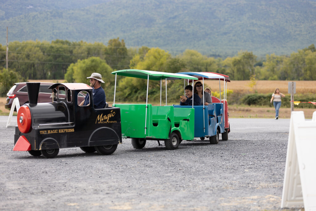 TRACKLESS TRAIN MECHANICAL AMUSEMENT RIDE