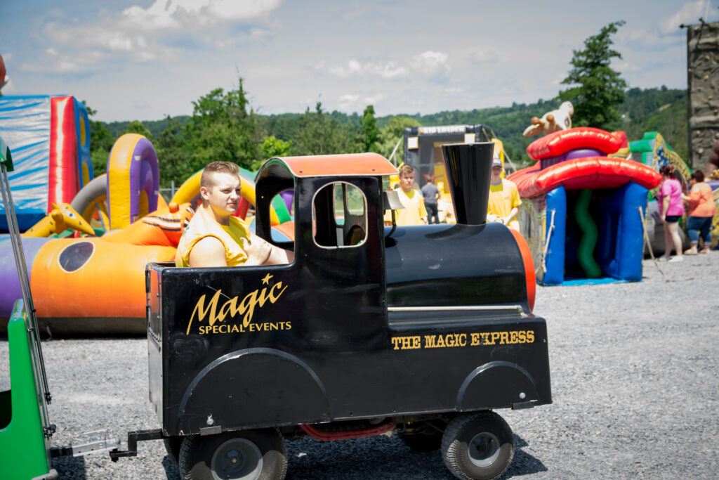 TRACKLESS TRAIN MECHANICAL AMUSEMENT RIDE
