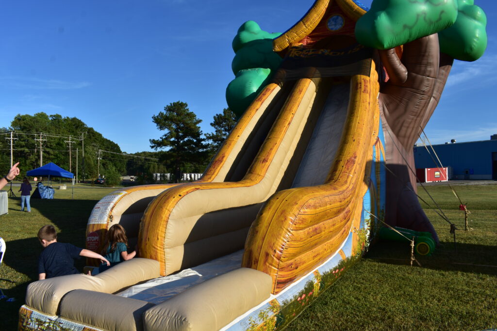 TREE HOUSE INFLATABLE SLIDE 32 feet – Call for pricing