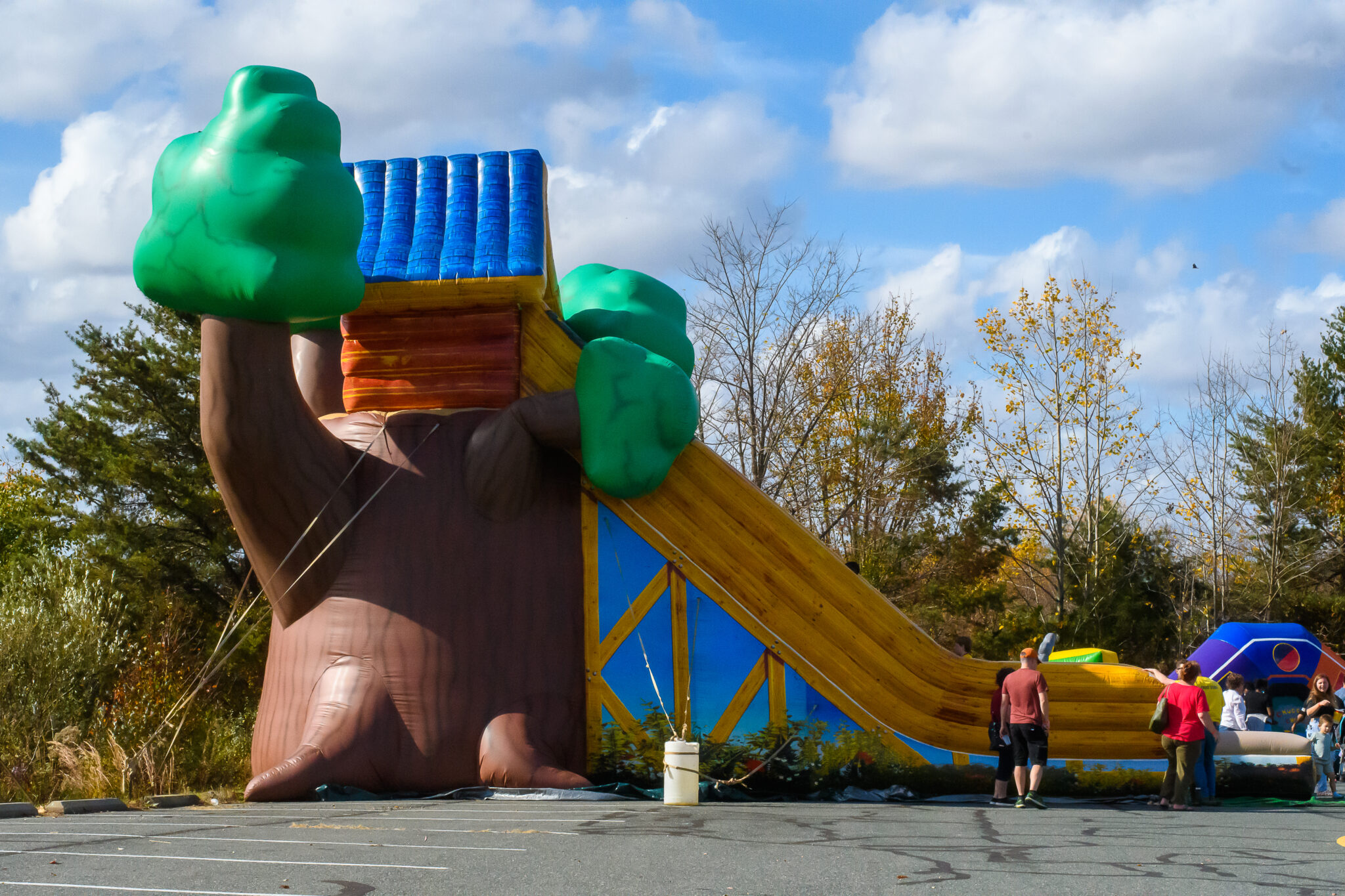 TREE HOUSE INFLATABLE SLIDE 32 feet – Call for pricing